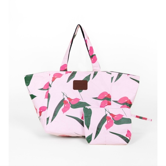Fighting Eel | Bags | Nwt Fighting Eel Reversible Tote Black Blush Cala Lily | Poshmark